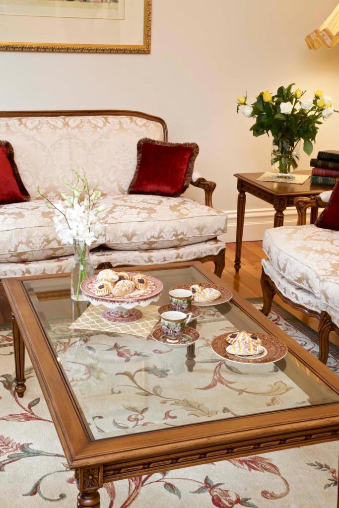 French provincial classic salon - Christophe Living