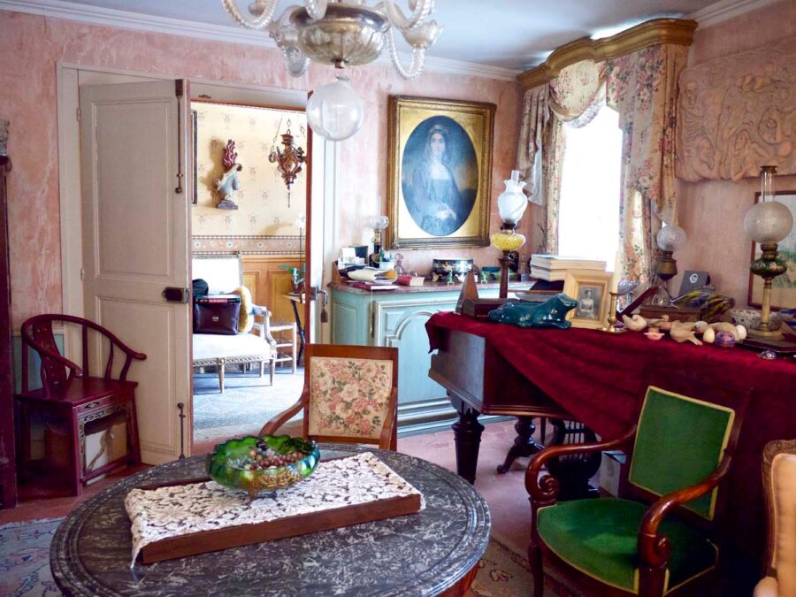 A French cottage near Paris filled with French antiques - Christophe Living