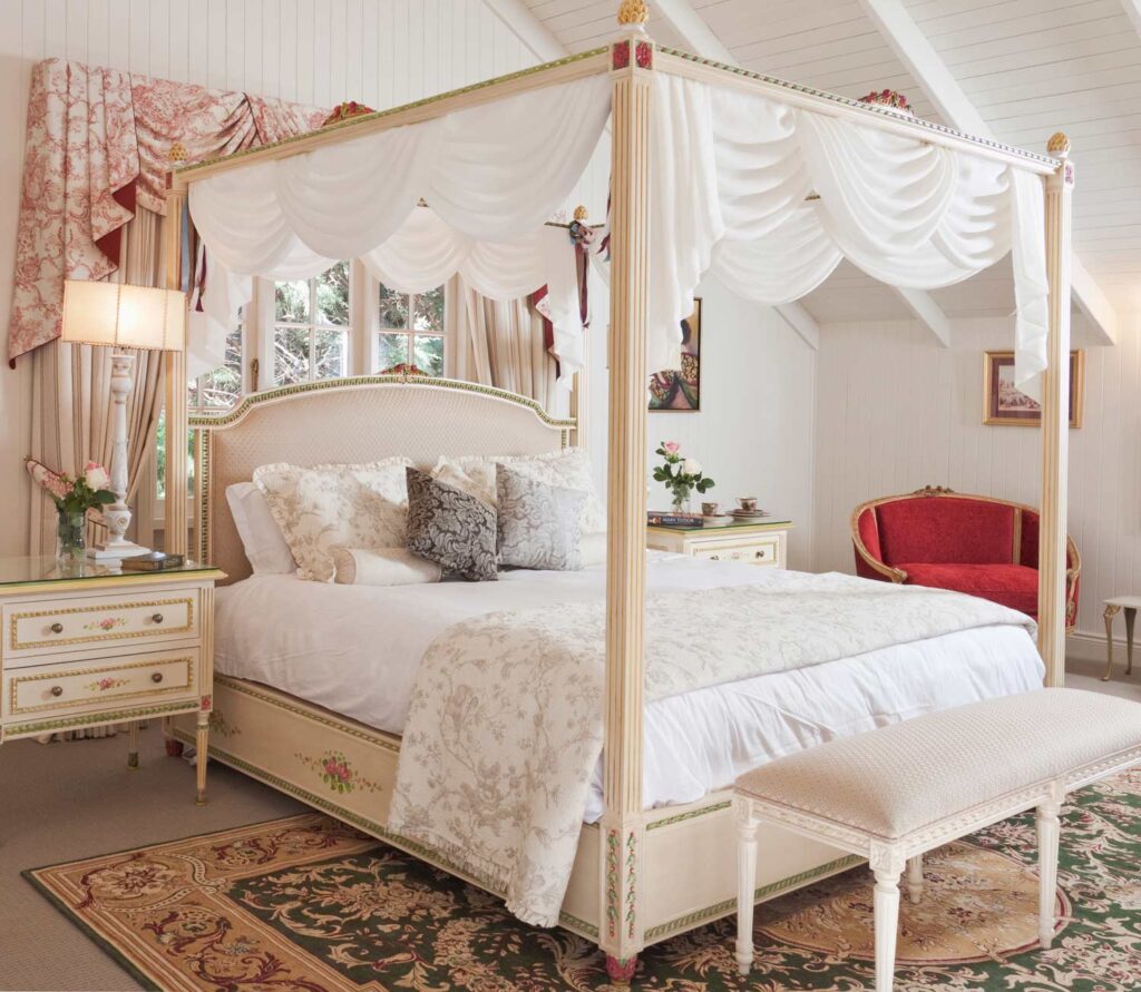 A Romantic French Bedroom - Christophe Living